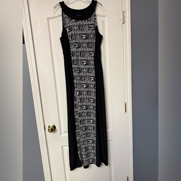 AB Studio | Dresses | Ab Studio Black And White Geometric Maxi Dress ...